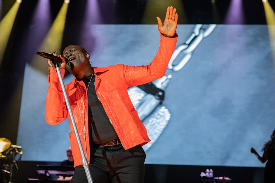 Show Review: Seal celebrates 30 year career with iconic Phoenix tour ...